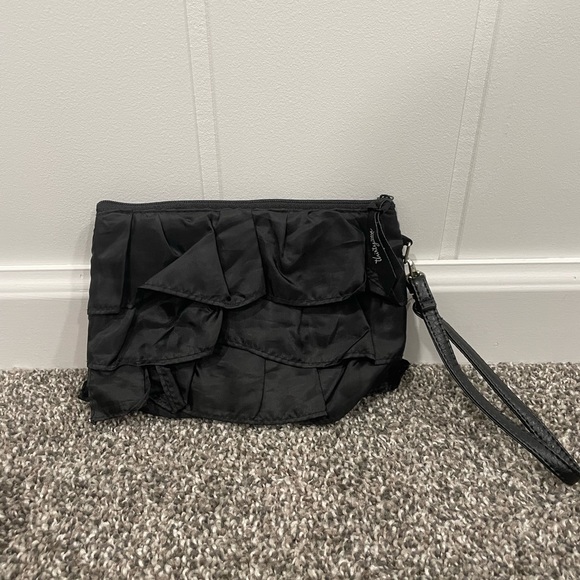 thirty-one | Bags | Thirty One Zipper Pouch With Ruffles | Poshmark